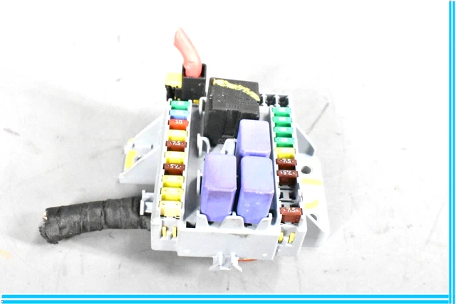 09-13 MASERATI QUATTROPORTE M139 boîtier relais fusible module de ...