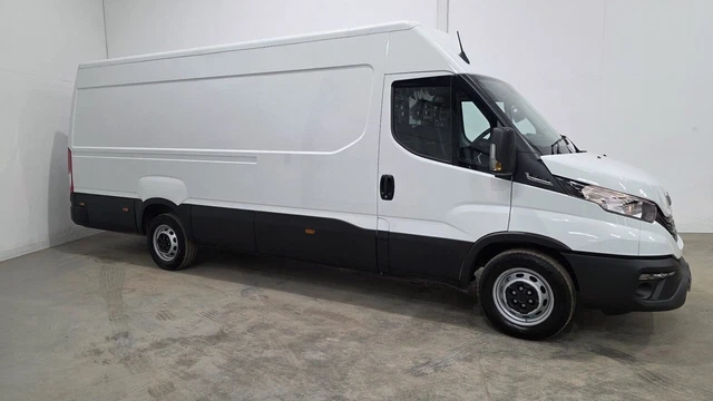 IVECO DAILY 2.3 35S14A8 High Roof Comfort Van 4100 WB Hi-Matic Panel ...