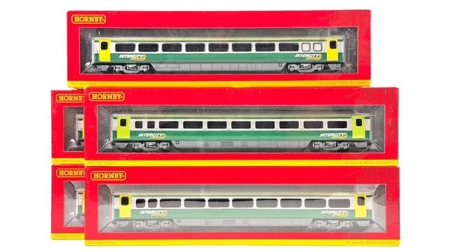 HORNBY/CHRIS DYER OO Gauge - Ie Irish Intercity Silver/Green Mk4 ...