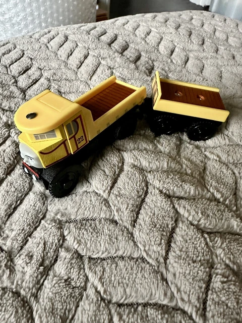 BRIO THOMAS THE Tank Engine Wooden Magnetic Truck - ISABELLA + TRAILER ...