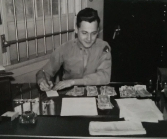 WW2 U.S. ARMY Soldier Counting Stacks Of Money Photo ~ Military £7.50 ...