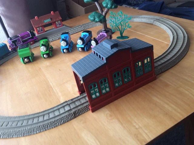 THOMAS THE TANK engine train set - Track and Buildings + Extra Wooden ...