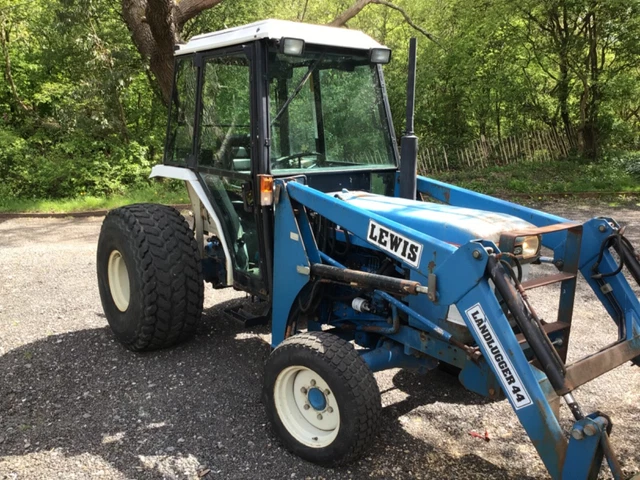 FORD/NEW HOLLAND COMPACT TRACTOR 2120, 40hp, FULL CAB & LOADER , 2/4WD ...