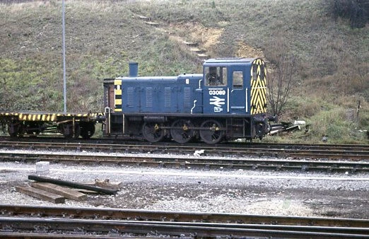 ORIGINAL COLOUR SLIDE of 03089 BR class 08 diesel shunter loco £1.45 ...
