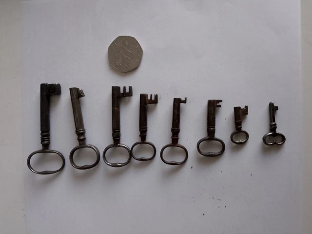OLD SMALL VINTAGE antique keys - Unusual Shapes X 8 £3.00 - PicClick UK