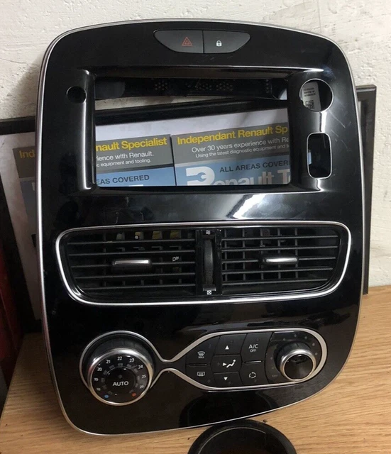 RENAULT CLIO MK4 Sat Nav Head Unit Surround Trim 2013-17 P/N 682601844R ...