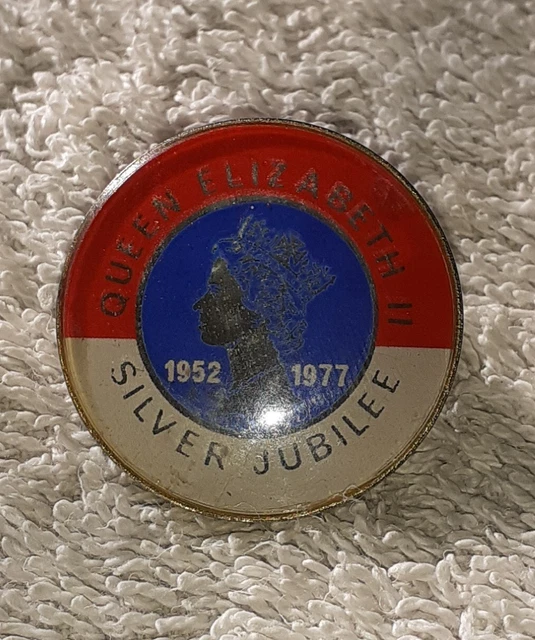 QUEEN ELIZABETH II Silver Jubilee 1952-1977 Enamel Pin Badge £5.43 ...