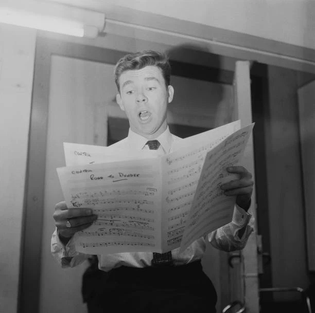 SCOTTISH SINGER ANDY Stewart makes recording 'The Road to Dundee' EM ...