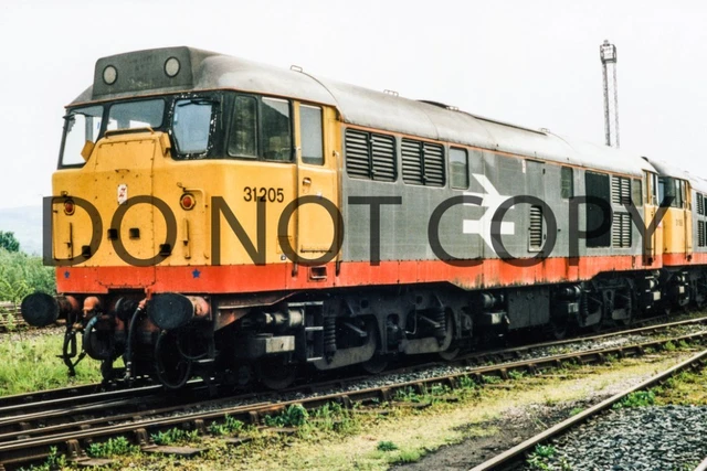UK DIESEL TRAIN Railway Photograph Of Class 31 31205 Loco. (Rm31-216) £ ...