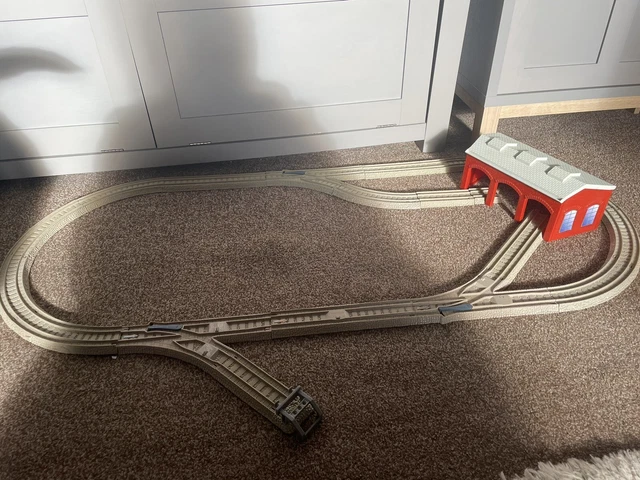 THOMAS THE TANK engine train old trackmaster track and building bundle ...