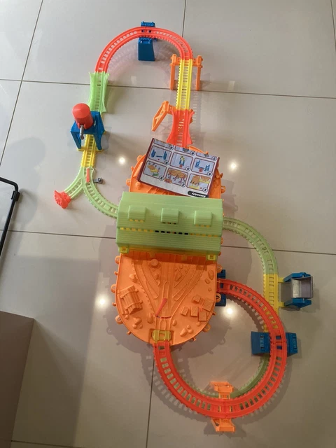 THOMAS THE TANK Engine 'Hyperglow Station' Trackmaster Thomas, Nia ...