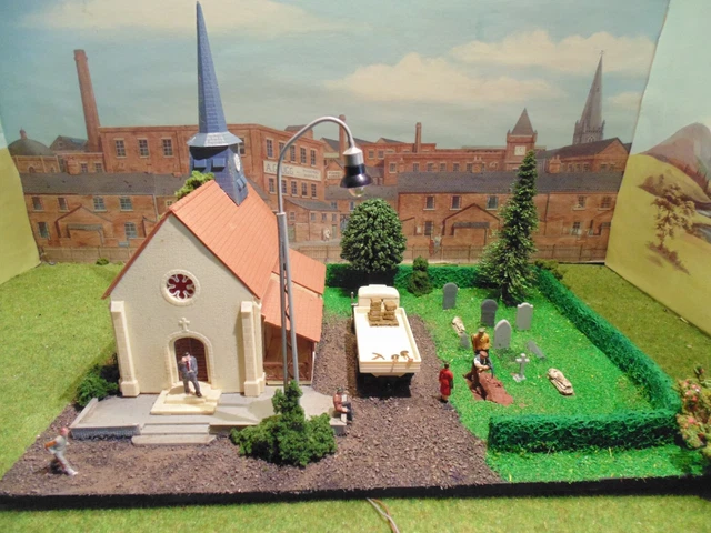 OO GAUGE BESPOKE diorama church ,with grave digger light plants tree ...