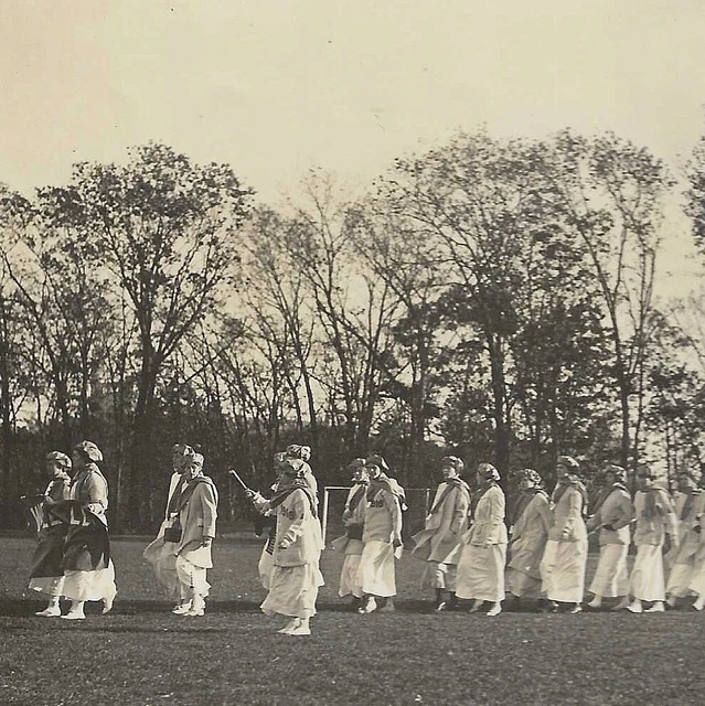 PHOTO SNAPSHOT VERNACULAR 1910s 1920s Girls Graduation Holding Diploma ... PHOTO SNAPSHOT VERNACULAR 1910s 1920s Girls Graduation Holding Diploma ...