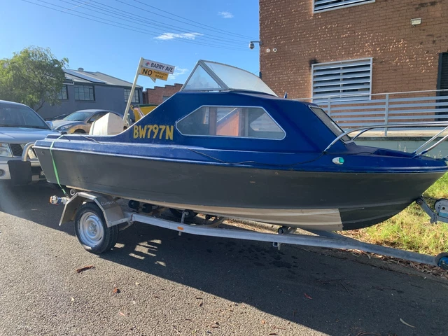 HALF CABIN 4.5M HINTON Good Fibreglass Hull, NO Trailer, NO Motor, NO ...
