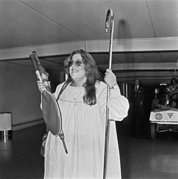 American Singer Cass Elliot Arrives At Heathrow Airport 1974 Old Photo 809 Picclick Ca
