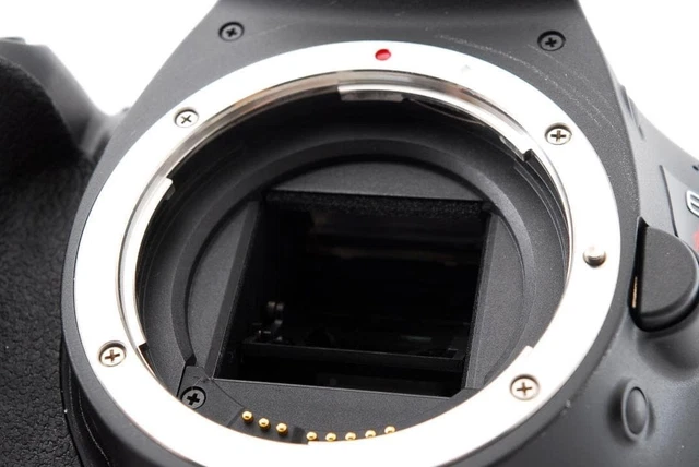 CANON EOS KISS X4 Camera Kit with 18-135mm Zoom Lens and WiFi SD Card ...