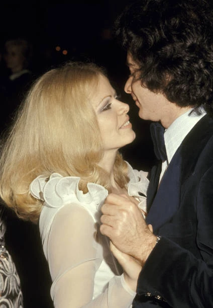 SALLY STRUTHERS DURING Cowboy Los Angeles Premiere 1972 OLD PHOTO 4 EUR ...