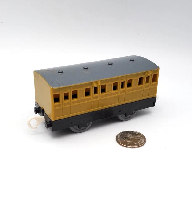 THOMAS & FRIENDS Trackmaster Train Tank Engine - Henrietta Coach - 2006 ...
