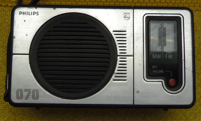 VECCHIA RADIO TRANSISTOR Philips 070 - ben conservata + suona EUR 12,50 - PicClick IT
