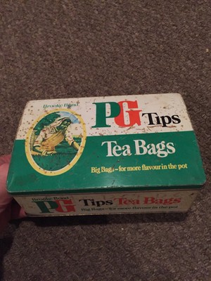 VINTAGE TEA CADDY, 1960s Brooke Bond PG Tips tin, mid century ...
