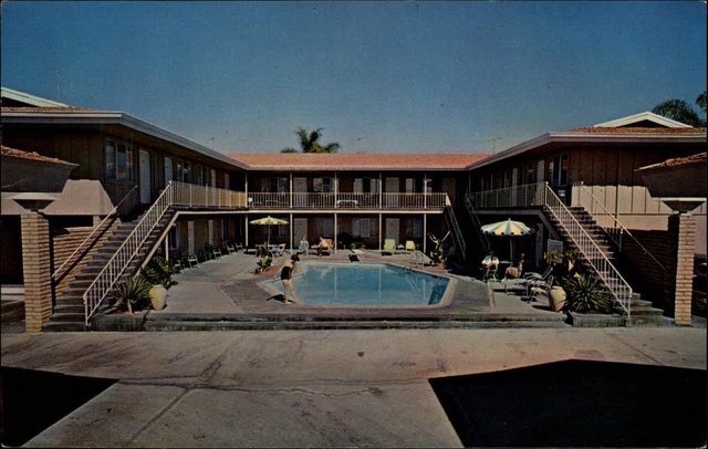 SAN DIEGO CALIFORNIA el Portal Motel swimming pool 1950s swimsuit ...