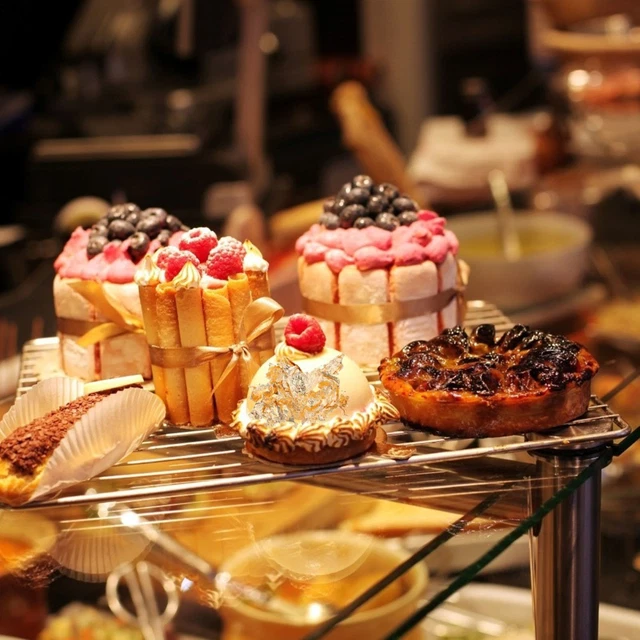 2 BOTTLES EDIBLE Leaf Foil Paper Cake Decorative Flakes Sprinkles $19. ...