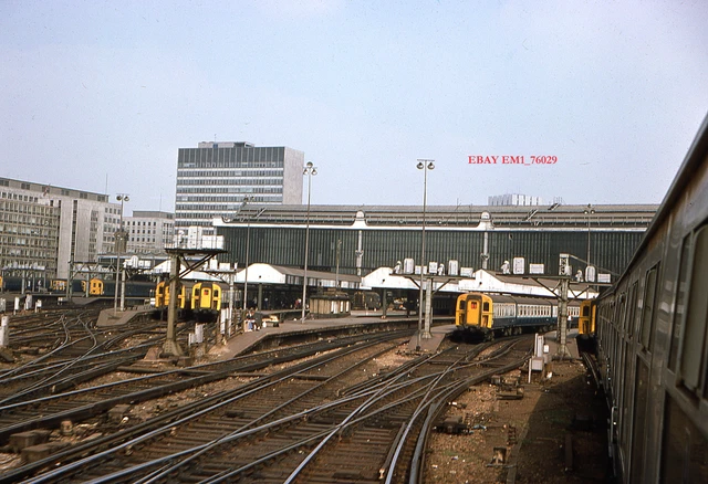 ORIGINAL 35MM SLIDE: London Waterloo - Platforms from train 1976 £1.99 ...
