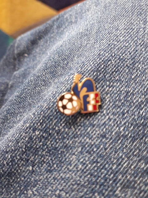 PIN'S FFF FÉDÉRATION FRANÇAISE DE FOOTBALL EUR 3,00 - PicClick FR