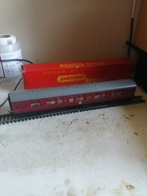 TRIANG LMS MAROON R422 MK 1 1st and 2nd passenger coach 15918 Boxed £4. ...