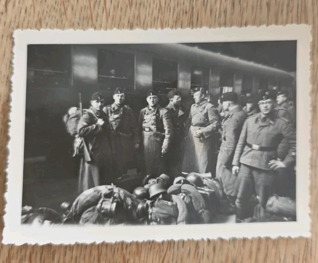 FOTO WW2 WK2 Soldaten auf dem Weg zur Front mit dem Zug EUR 2,99 ...