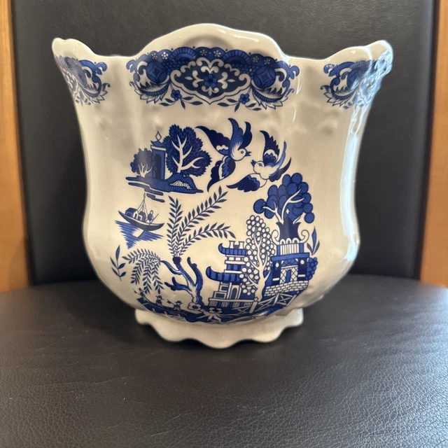 VINTAGE ENGLISH JARDINIERE Willow Pattern Plant Pot Holder 6” Tall £20. ...