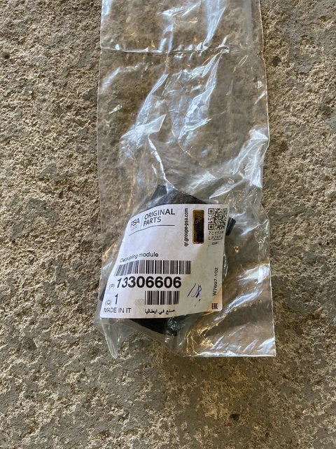 NEW GENUINE VAUXHALL Astra K Front Bumper Guide 13306606 £10.00 ...