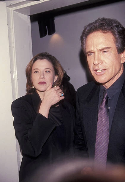 ANNETTE BENING WARREN Beatty at DW Griffith Awards - Febuary - 1992 Old ...