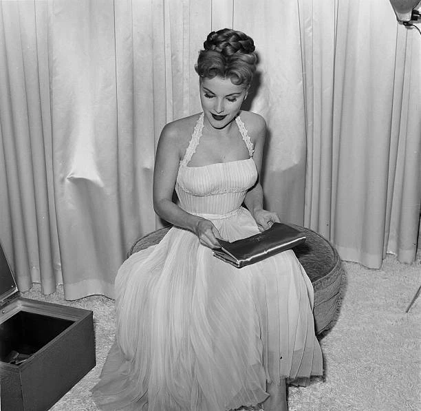 ACTRESS DEBRA PAGET poses in Los Angeles 1957 Old Photo EUR 5,72 ...