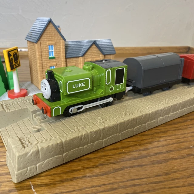 THOMAS & FRIENDS Trackmaster Luke Hideaway Dynamite Motorized Train ...