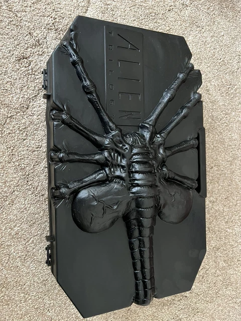ALIEN TRILOGY COLLECTORS Box 1993 VHS PAL Deluxe Face Hugger Case ...