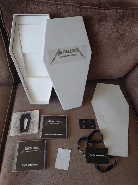METALLICA - DEATH Magnetic : Coffin Box Set Missing T-shirt And Flag ...