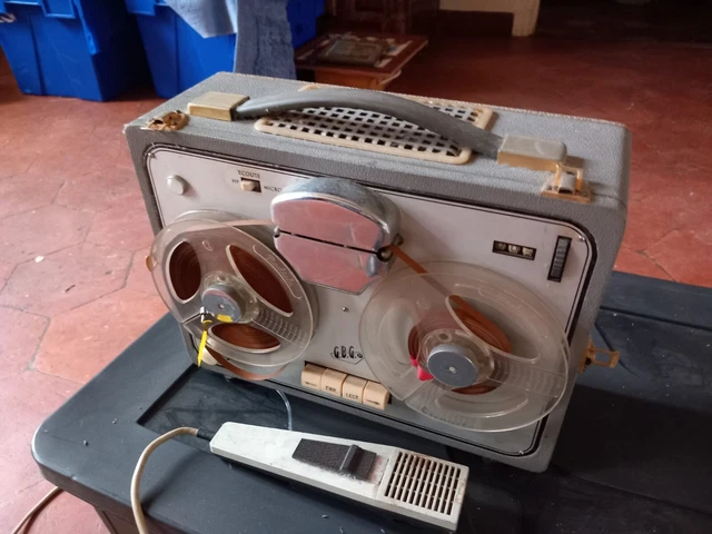 ANCIEN MAGNÉTOPHONE À bande portable avec Micro - Marque G.B.G. modèle ...