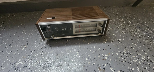 VINTAGE PANASONIC AM/FM Flip Face Clock Radio Model RC-6530 Works £42. ...