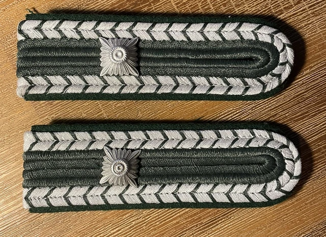 ORIGINAL WEHRMACHT SOLDIERS Epaulettes Uniform WW2 WW2 German Reich £0. ...