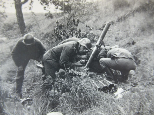 OLD PHOTO GERMAN soldiers / grenade launchers position 2nd WK £15.91 ...