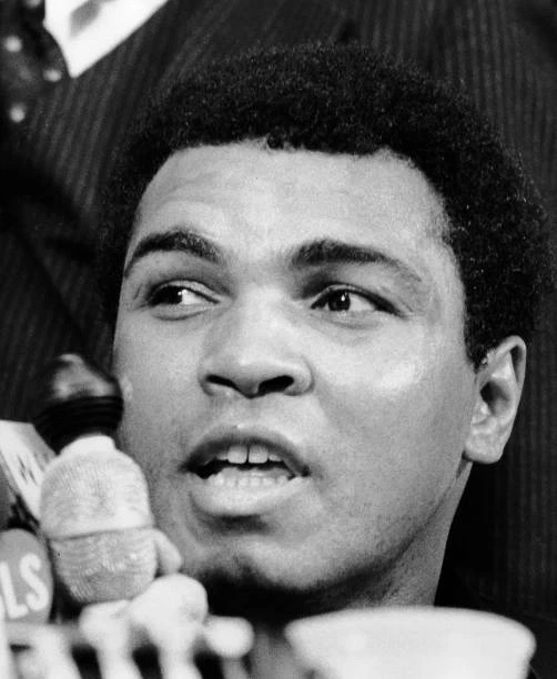 MUHAMMAD ALI AT Muhammad Ali vs Earnie Shavers Boxing Match on Sep- Old ...