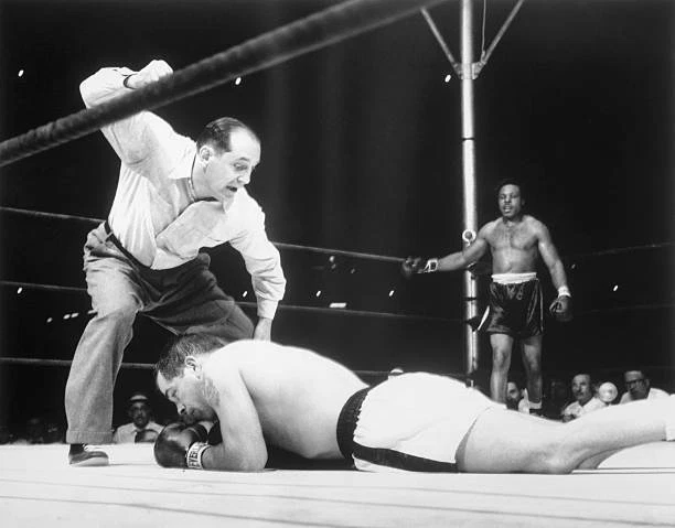 REFEREE COUNTING CARL Olson Knocked Out 1955 Old Boxing Photo $9.00 ...