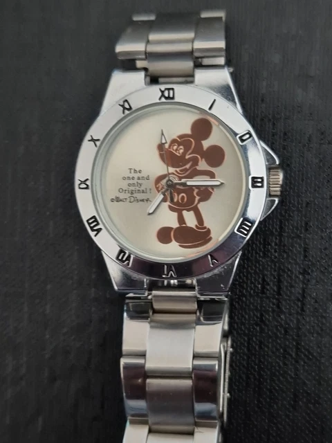 THE ORIGINAL WALT Disney, Girls Silver Mickey Mouse, Quartz Watch £1.20 ...