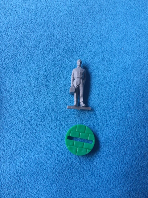CLUEDO PASSPORT TO Murder Board Game Spares - Suspect Token - Reverend ...