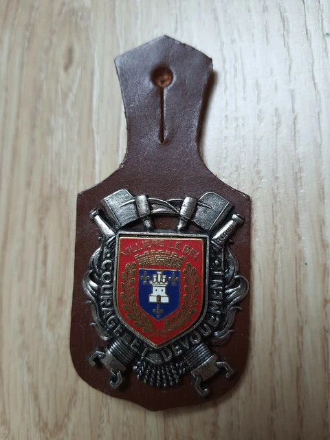 CHEST BADGE &VIRGIN& firefighters medal of villiers le bel (95) £7.34 ...