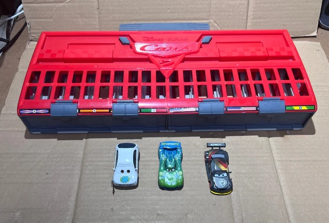 DISNEY PIXAR CARS 2 World Grand Prix Car Launcher Storage Carrying Case ...