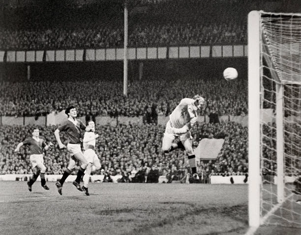 GLASGOW RANGERS GOALKEEPER Billie Ritchie Makes A Dive But Fai 1960s ...
