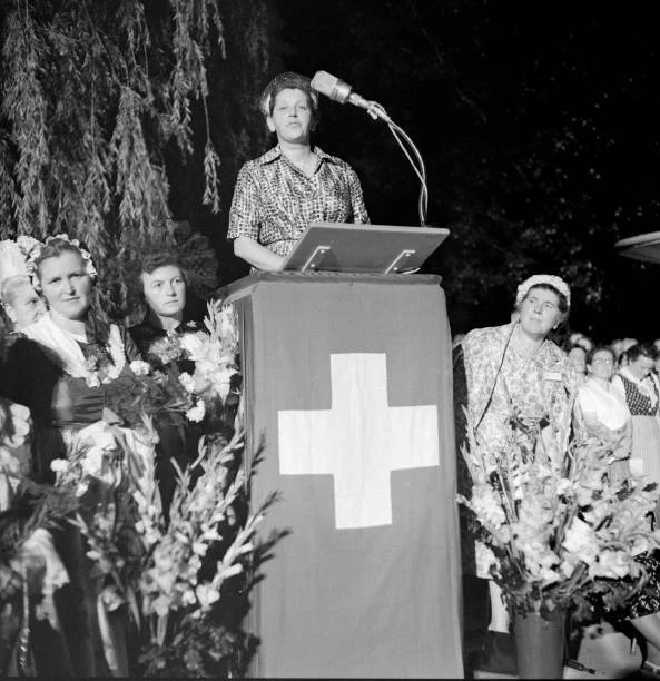 ERIKA RIKLI SPEAKING at the SAFFA fair 1958 Old Historic Photo 1 EUR 6 ...