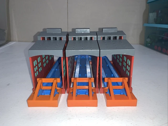 THOMAS & FRIENDS Tomy Trackmaster 3-Way Switch Track 3-Sheds W/Bumper ...
